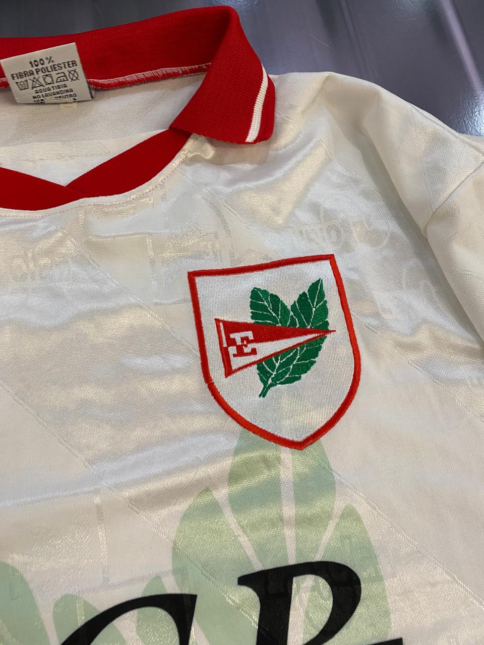 Camiseta alternativa de estudiantes marca Olan utileria matchworn talle ...